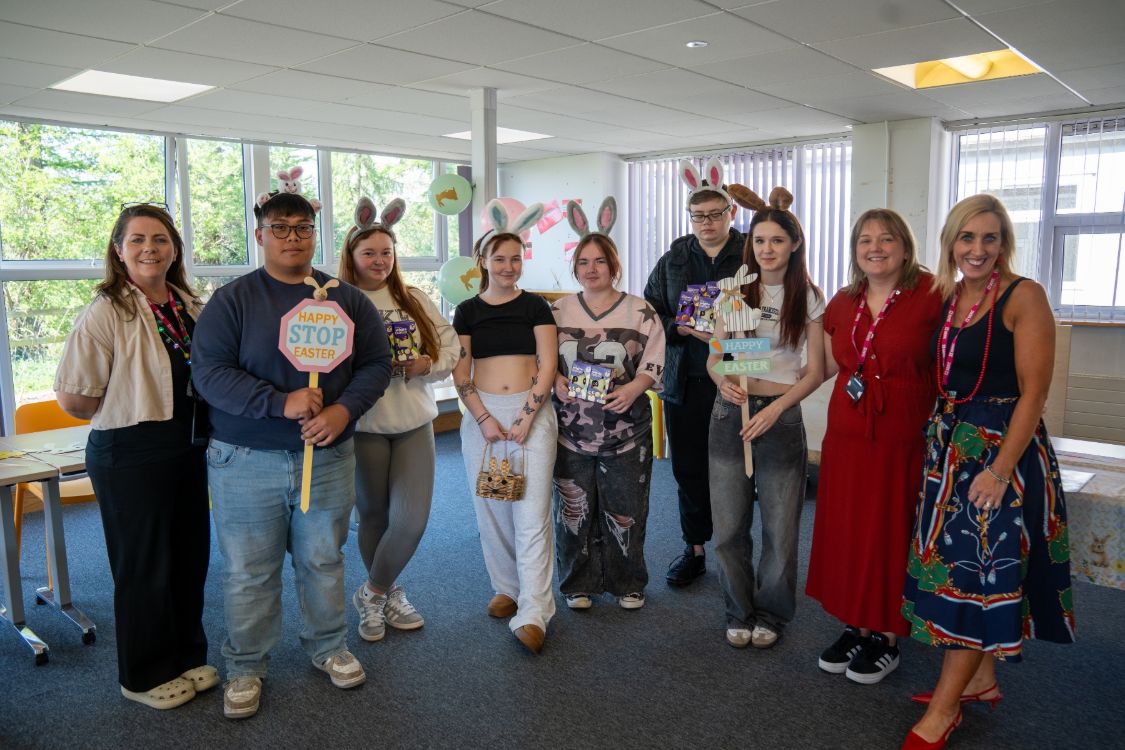 Students Host Easter Party for Oakmont Lodge Residents - SERC